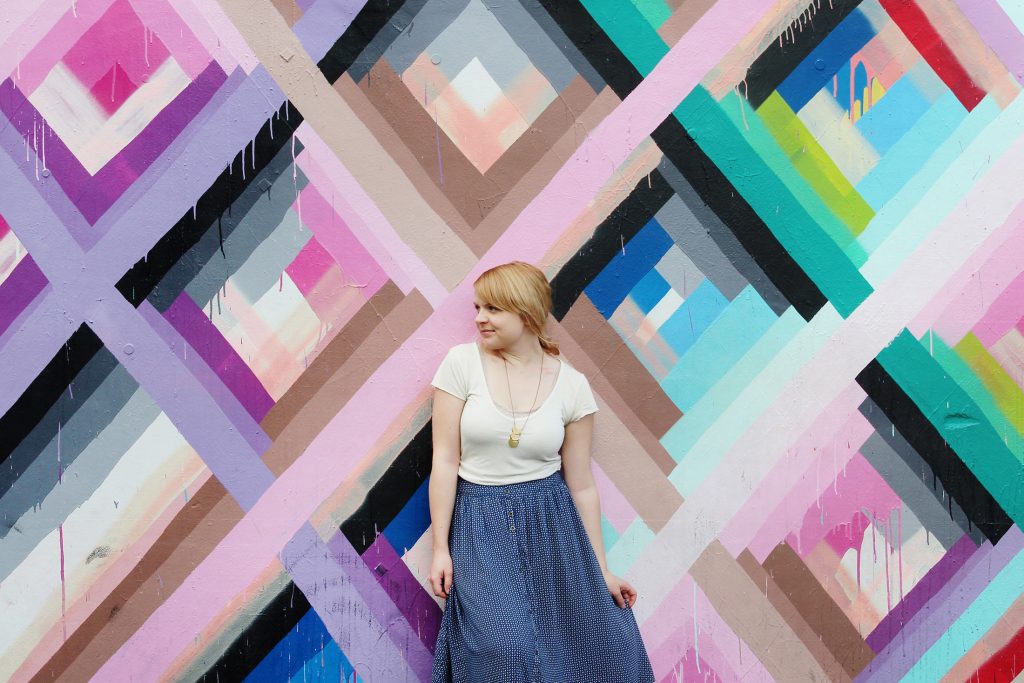 Artistic tips for posing with murals in your travel photos - A Globe ...
